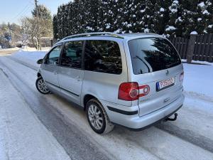 Pelēks Volkswagen Sharan 2007 Viļņa, ar dzinēja tilpumu 1.97 L un nobraukumu 280 tūkst. km par 3200 €, foto 6 vietnē AUTOMOTO.COM.LV