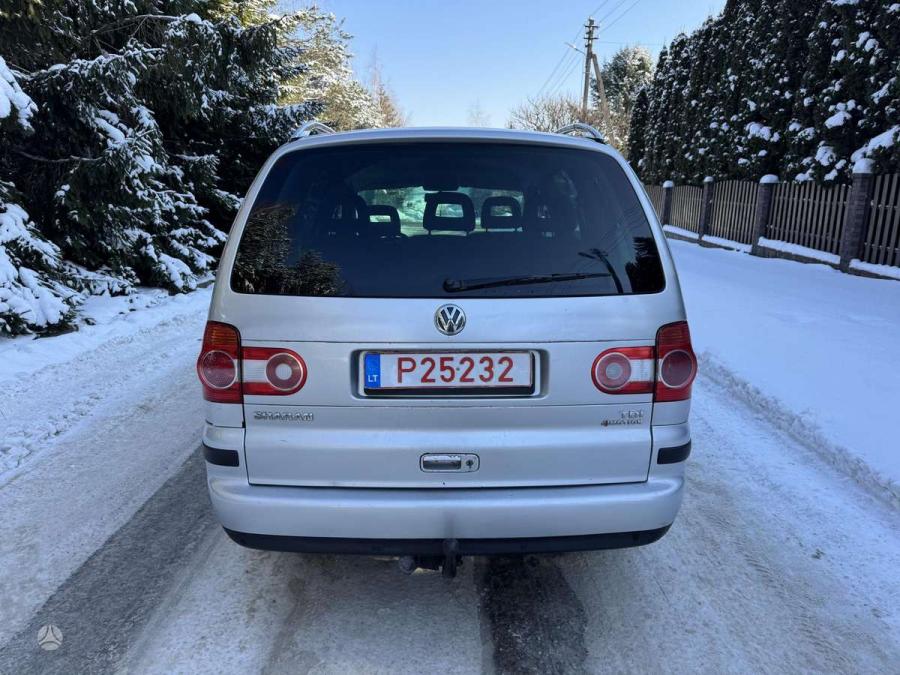 Pelēks Volkswagen Sharan 2007 Viļņa, ar dzinēja tilpumu 1.97 L un nobraukumu 280 tūkst. km par 3200 €, foto 7 vietnē AUTOMOTO.COM.LV