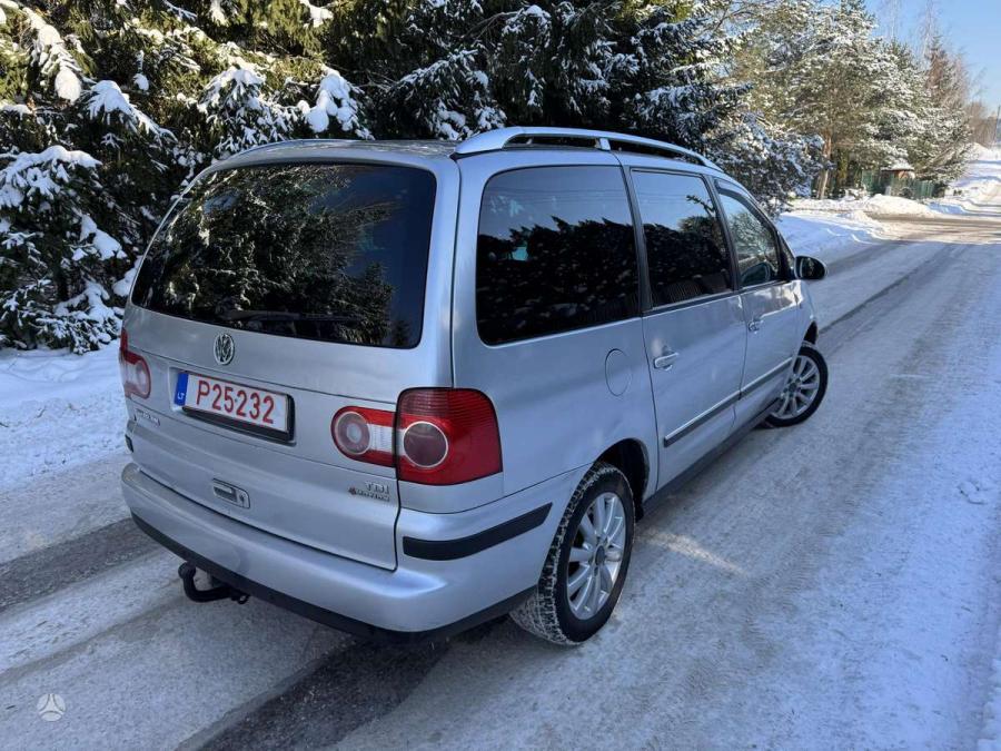 Pelēks Volkswagen Sharan 2007 Viļņa, ar dzinēja tilpumu 1.97 L un nobraukumu 280 tūkst. km par 3200 €, foto 10 vietnē AUTOMOTO.COM.LV