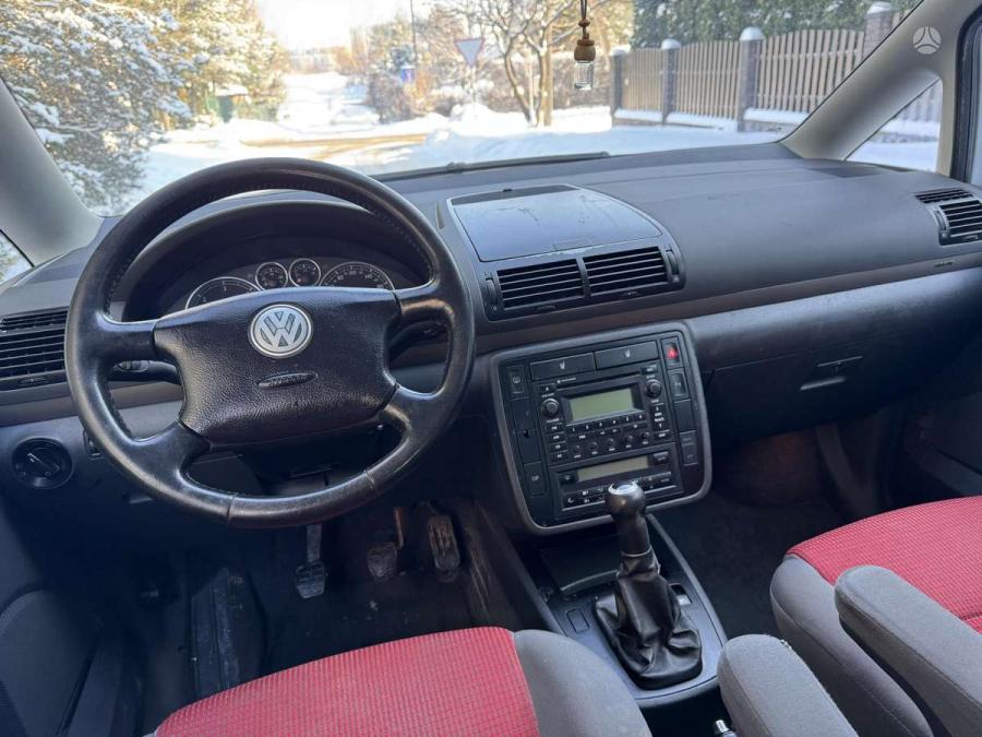 Pelēks Volkswagen Sharan 2007 Viļņa, ar dzinēja tilpumu 1.97 L un nobraukumu 280 tūkst. km par 3200 €, foto 14 vietnē AUTOMOTO.COM.LV