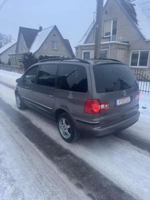 Grey Volkswagen Sharan 2007 in Marijampole, with an engine capacity of 2.00 L and mileage of 232 thousand km for 4200 €, photo 4 on AUTOMOTO.COM.LV