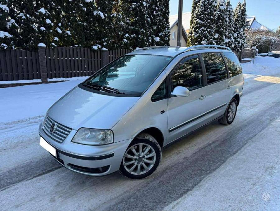 Grey Volkswagen Sharan 2007 in Vilnius, with an engine capacity of 1.97 L and mileage of 200 thousand km for 2850 €, photo 1 on AUTOMOTO.COM.LV