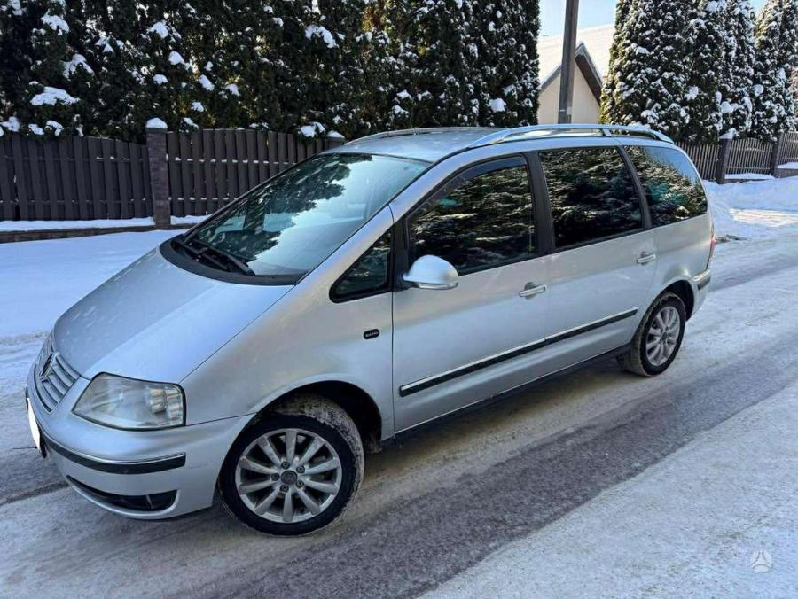 Pelēks Volkswagen Sharan 2007 Viļņa, ar dzinēja tilpumu 1.97 L un nobraukumu 200 tūkst. km par 2850 €, foto 2 vietnē AUTOMOTO.COM.LV