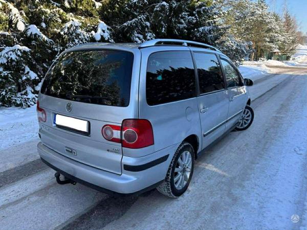 Pelēks Volkswagen Sharan 2007 Viļņa, ar dzinēja tilpumu 1.97 L un nobraukumu 200 tūkst. km par 2850 €, foto 6 vietnē AUTOMOTO.COM.LV