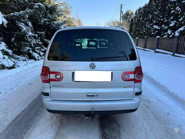 Pelēks Volkswagen Sharan 2007 Viļņa, ar dzinēja tilpumu 1.97 L un nobraukumu 200 tūkst. km par 2850 €, foto 7 vietnē AUTOMOTO.COM.LV
