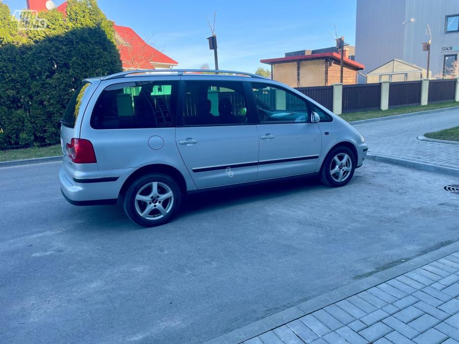 Grey Volkswagen Sharan 2007 in Vilnius, with an engine capacity of 2.00 L and mileage of 403 thousand km for 2500 €, photo 6 on AUTOMOTO.COM.LV