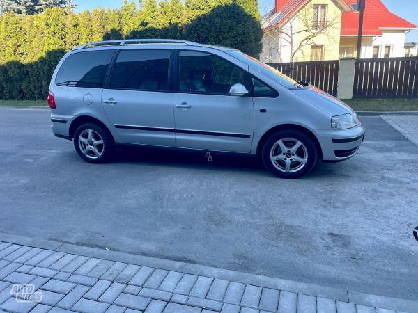 Grey Volkswagen Sharan 2007 in Vilnius, with an engine capacity of 2.00 L and mileage of 403 thousand km for 2500 €, photo 6 on AUTOMOTO.COM.LV
