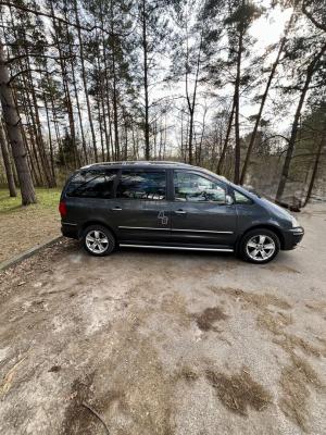 Grey Volkswagen Sharan 2007 in Vilnius, with an engine capacity of 1.90 L and mileage of 298 thousand km for 4300 €, photo 3 on AUTOMOTO.COM.LV