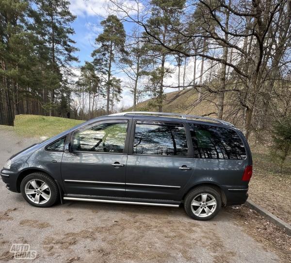 Grey Volkswagen Sharan 2007 in Vilnius, with an engine capacity of 1.90 L and mileage of 298 thousand km for 4300 €, photo 3 on AUTOMOTO.COM.LV