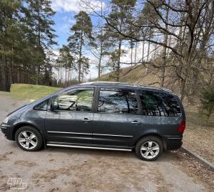 Grey Volkswagen Sharan 2007 in Vilnius, with an engine capacity of 1.90 L and mileage of 298 thousand km for 4300 €, photo 4 on AUTOMOTO.COM.LV