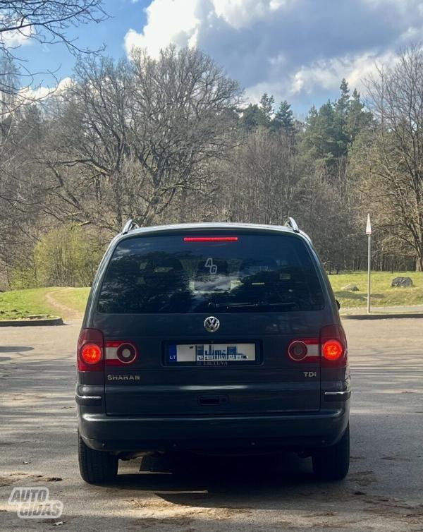 Grey Volkswagen Sharan 2007 in Vilnius, with an engine capacity of 1.90 L and mileage of 298 thousand km for 4300 €, photo 4 on AUTOMOTO.COM.LV