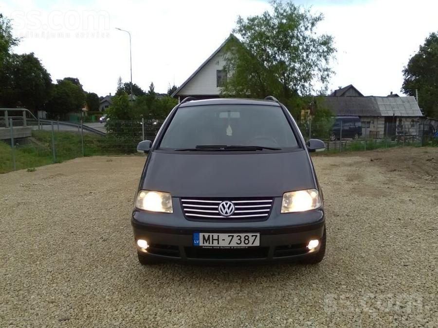 Pelēks Volkswagen Sharan 2007 Rēzekne, ar dzinēja tilpumu 2.00 L un nobraukumu 272 tūkst. km par 2650 €, foto 4 vietnē AUTOMOTO.COM.LV