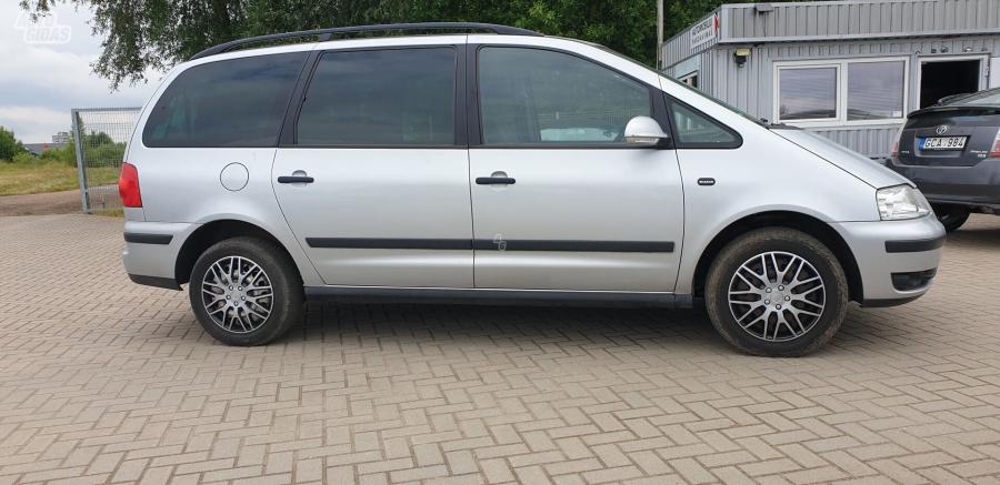 Pelēks Volkswagen Sharan 2007 Kėdainiai, ar dzinēja tilpumu 1.90 L un nobraukumu 282 tūkst. km par 3000 €, foto 1 vietnē AUTOMOTO.COM.LV
