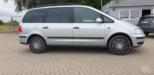 Grey Volkswagen Sharan 2007 in Kedainiai, with an engine capacity of 1.90 L and mileage of 282 thousand km for 3000 €, photo 1 on AUTOMOTO.COM.LV