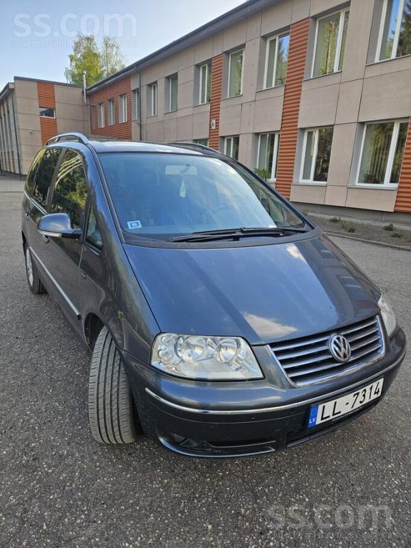 Pelēks Volkswagen Sharan 2007 Rēzekne, ar dzinēja tilpumu 2.00 L un nobraukumu 289 tūkst. km par 3550 €, foto 3 vietnē AUTOMOTO.COM.LV
