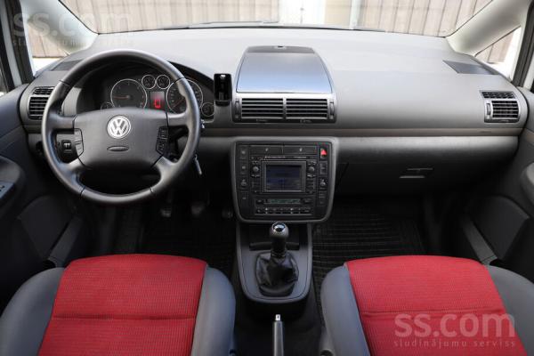 Grey Volkswagen Sharan 2007 in Tukums, with an engine capacity of 2.00 L and mileage of 375 thousand km for 2850 €, photo 5 on AUTOMOTO.COM.LV