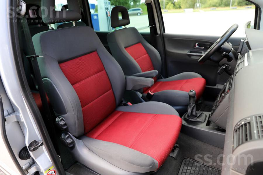 Grey Volkswagen Sharan 2007 in Tukums, with an engine capacity of 2.00 L and mileage of 375 thousand km for 2850 €, photo 7 on AUTOMOTO.COM.LV