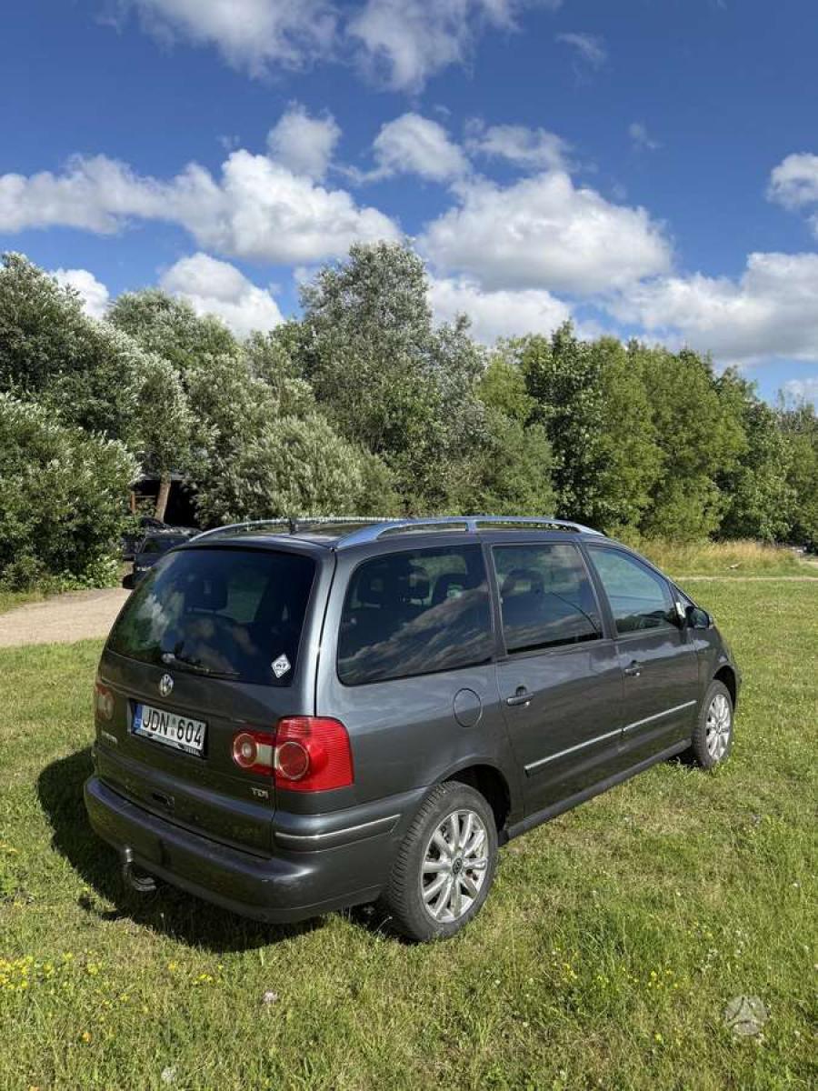 Grey Volkswagen Sharan 2007 in Vilnius, with an engine capacity of 1.90 L and mileage of 319 thousand km for 2450 €, photo 4 on AUTOMOTO.COM.LV