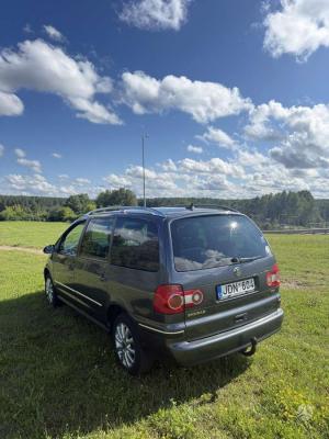 Grey Volkswagen Sharan 2007 in Vilnius, with an engine capacity of 1.90 L and mileage of 319 thousand km for 2450 €, photo 5 on AUTOMOTO.COM.LV