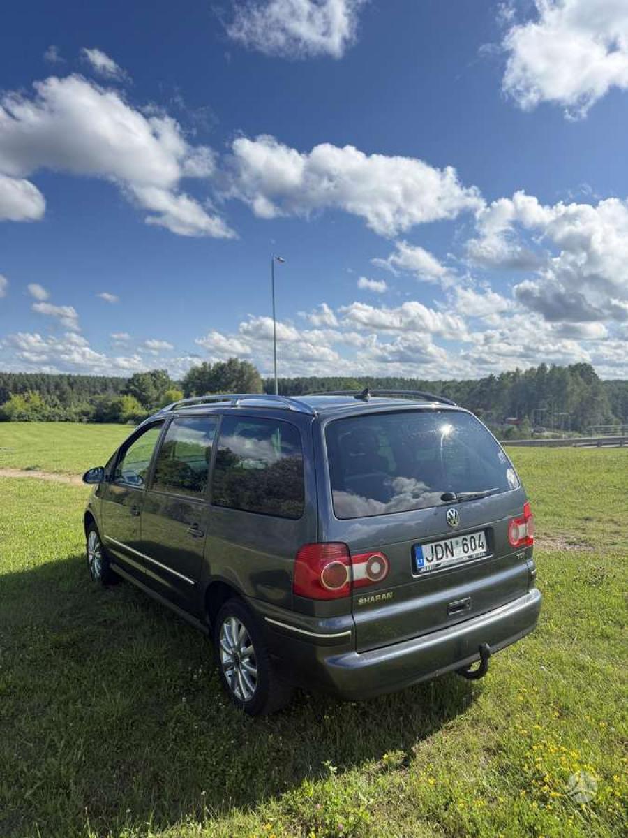 Grey Volkswagen Sharan 2007 in Vilnius, with an engine capacity of 1.90 L and mileage of 319 thousand km for 2450 €, photo 5 on AUTOMOTO.COM.LV