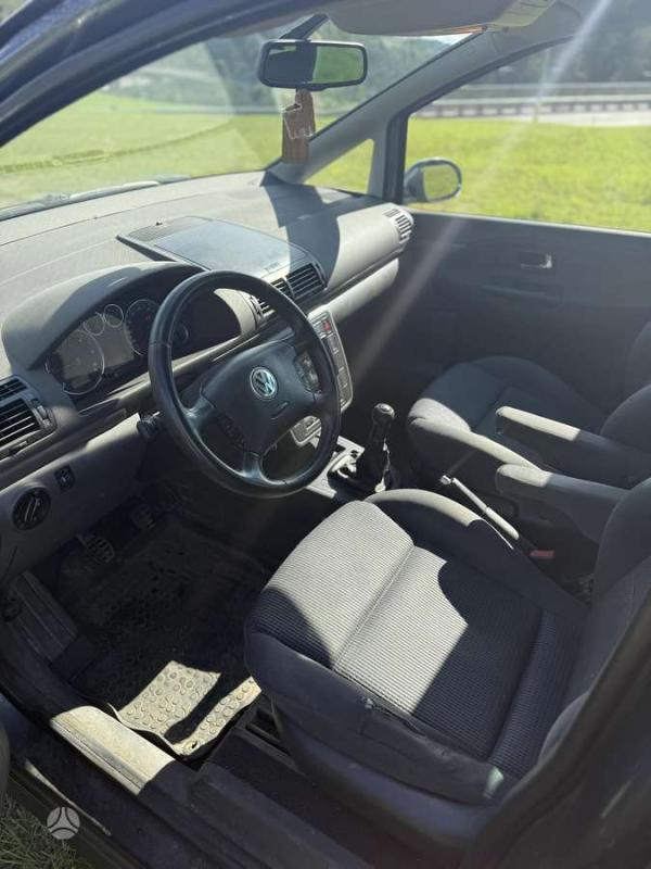 Pelēks Volkswagen Sharan 2007 Viļņa, ar dzinēja tilpumu 1.90 L un nobraukumu 319 tūkst. km par 2450 €, foto 5 vietnē AUTOMOTO.COM.LV