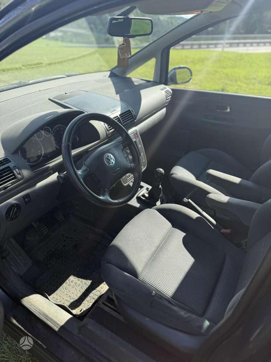 Grey Volkswagen Sharan 2007 in Vilnius, with an engine capacity of 1.90 L and mileage of 319 thousand km for 2450 €, photo 6 on AUTOMOTO.COM.LV
