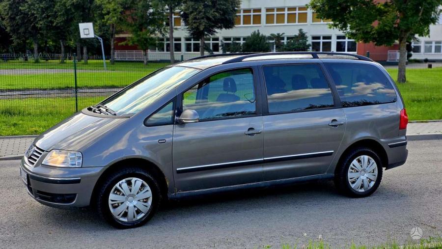 Grey Volkswagen Sharan 2007 in Siauliai, with an engine capacity of 1.97 L and mileage of 354 thousand km for 2300 €, photo 3 on AUTOMOTO.COM.LV