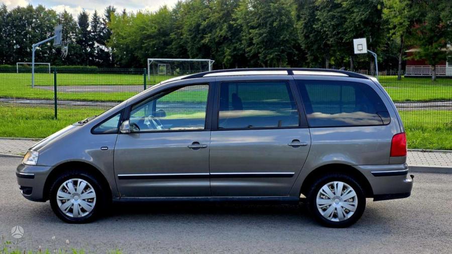 Grey Volkswagen Sharan 2007 in Siauliai, with an engine capacity of 1.97 L and mileage of 354 thousand km for 2300 €, photo 4 on AUTOMOTO.COM.LV