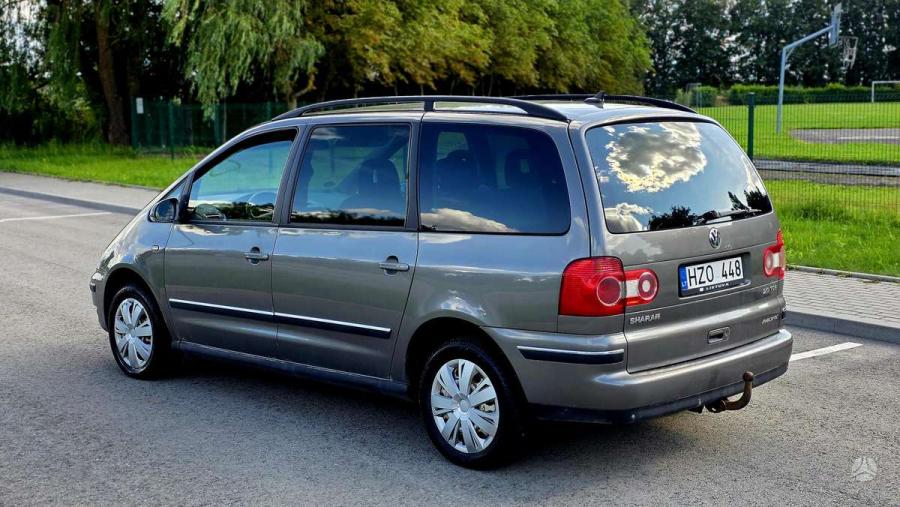 Grey Volkswagen Sharan 2007 in Siauliai, with an engine capacity of 1.97 L and mileage of 354 thousand km for 2300 €, photo 5 on AUTOMOTO.COM.LV