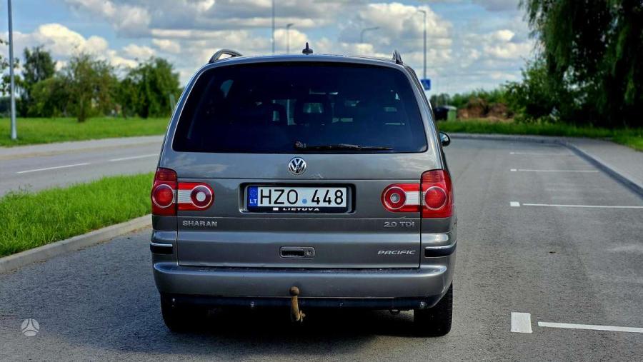 Grey Volkswagen Sharan 2007 in Siauliai, with an engine capacity of 1.97 L and mileage of 354 thousand km for 2300 €, photo 7 on AUTOMOTO.COM.LV