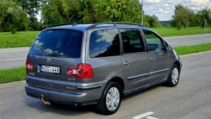 Grey Volkswagen Sharan 2007 in Siauliai, with an engine capacity of 1.97 L and mileage of 354 thousand km for 2300 €, photo 8 on AUTOMOTO.COM.LV