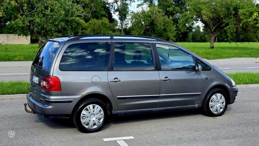Grey Volkswagen Sharan 2007 in Siauliai, with an engine capacity of 1.97 L and mileage of 354 thousand km for 2300 €, photo 9 on AUTOMOTO.COM.LV
