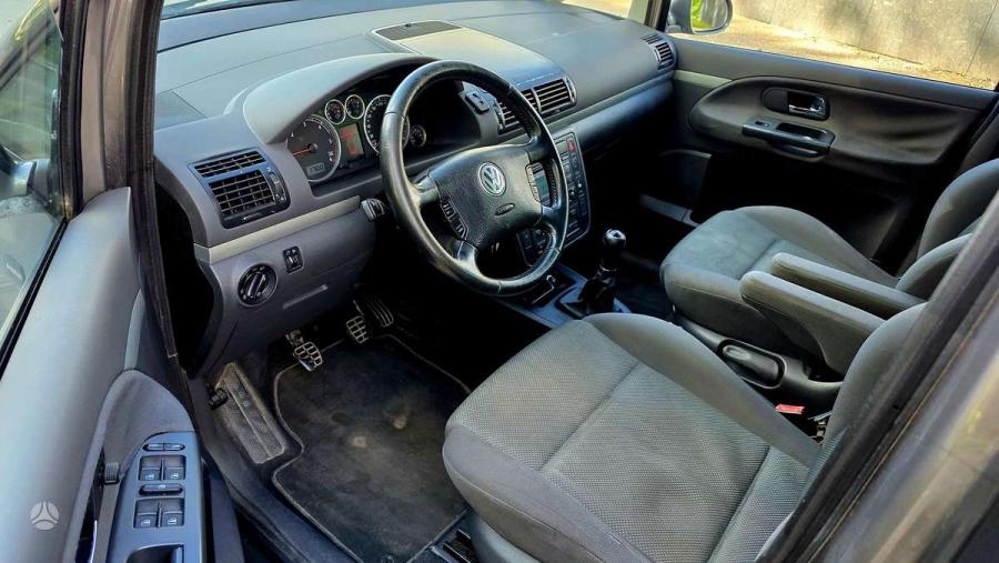 Grey Volkswagen Sharan 2007 in Siauliai, with an engine capacity of 1.97 L and mileage of 354 thousand km for 2300 €, photo 16 on AUTOMOTO.COM.LV