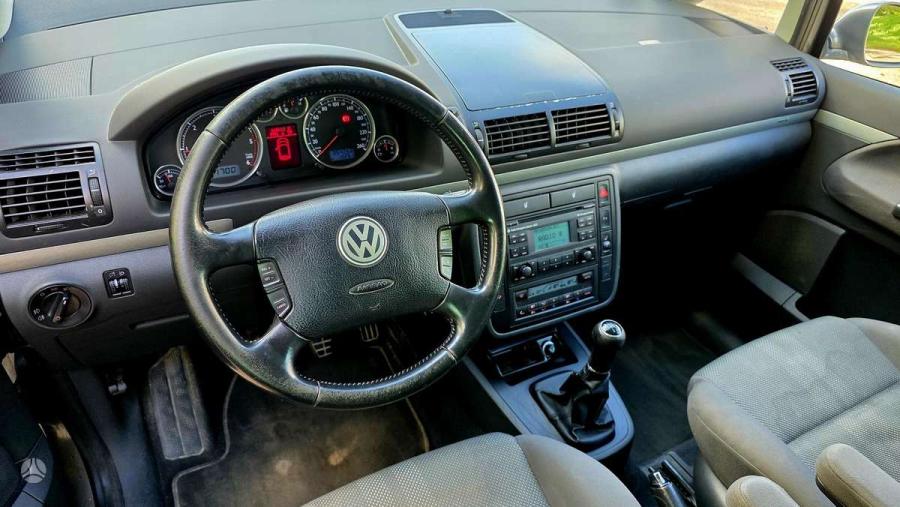 Grey Volkswagen Sharan 2007 in Siauliai, with an engine capacity of 1.97 L and mileage of 354 thousand km for 2300 €, photo 17 on AUTOMOTO.COM.LV