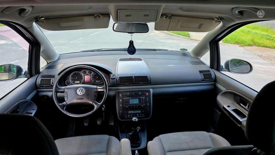 Grey Volkswagen Sharan 2007 in Siauliai, with an engine capacity of 1.97 L and mileage of 354 thousand km for 2300 €, photo 18 on AUTOMOTO.COM.LV
