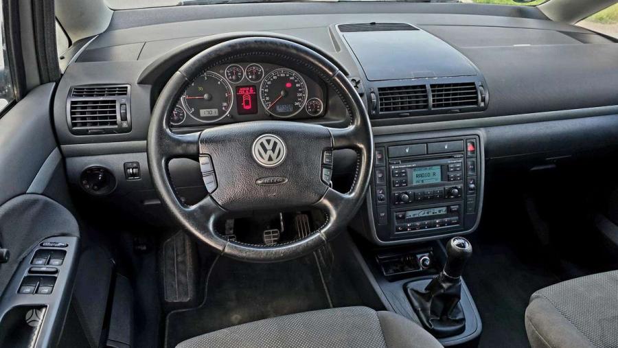Grey Volkswagen Sharan 2007 in Siauliai, with an engine capacity of 1.97 L and mileage of 354 thousand km for 2300 €, photo 19 on AUTOMOTO.COM.LV