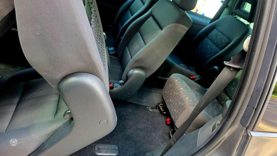Grey Volkswagen Sharan 2007 in Siauliai, with an engine capacity of 1.97 L and mileage of 354 thousand km for 2300 €, photo 21 on AUTOMOTO.COM.LV