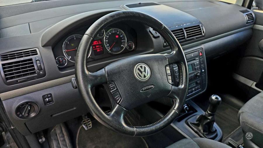 Grey Volkswagen Sharan 2007 in Siauliai, with an engine capacity of 1.97 L and mileage of 354 thousand km for 2300 €, photo 22 on AUTOMOTO.COM.LV