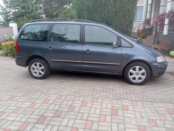 Pelēks Volkswagen Sharan 2007 Daugavpils, ar dzinēja tilpumu 2.00 L un nobraukumu 284 tūkst. km par 3290 €, foto 3 vietnē AUTOMOTO.COM.LV