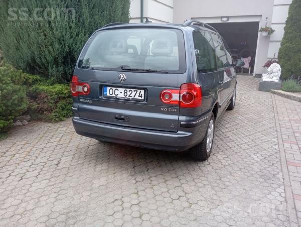 Pelēks Volkswagen Sharan 2007 Daugavpils, ar dzinēja tilpumu 2.00 L un nobraukumu 284 tūkst. km par 3290 €, foto 4 vietnē AUTOMOTO.COM.LV