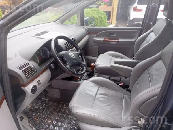 Pelēks Volkswagen Sharan 2007 Daugavpils, ar dzinēja tilpumu 2.00 L un nobraukumu 284 tūkst. km par 3290 €, foto 7 vietnē AUTOMOTO.COM.LV