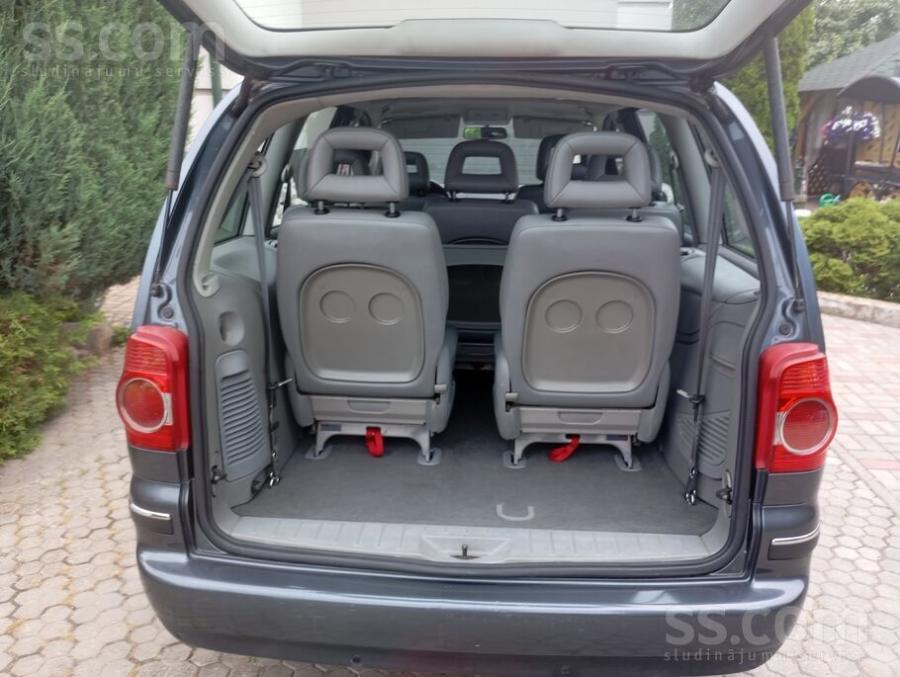 Pelēks Volkswagen Sharan 2007 Daugavpils, ar dzinēja tilpumu 2.00 L un nobraukumu 284 tūkst. km par 3290 €, foto 12 vietnē AUTOMOTO.COM.LV