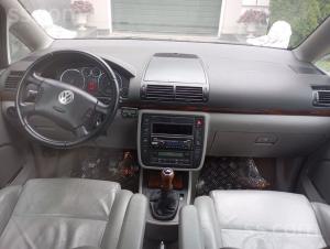 Pelēks Volkswagen Sharan 2007 Daugavpils, ar dzinēja tilpumu 2.00 L un nobraukumu 284 tūkst. km par 3290 €, foto 15 vietnē AUTOMOTO.COM.LV