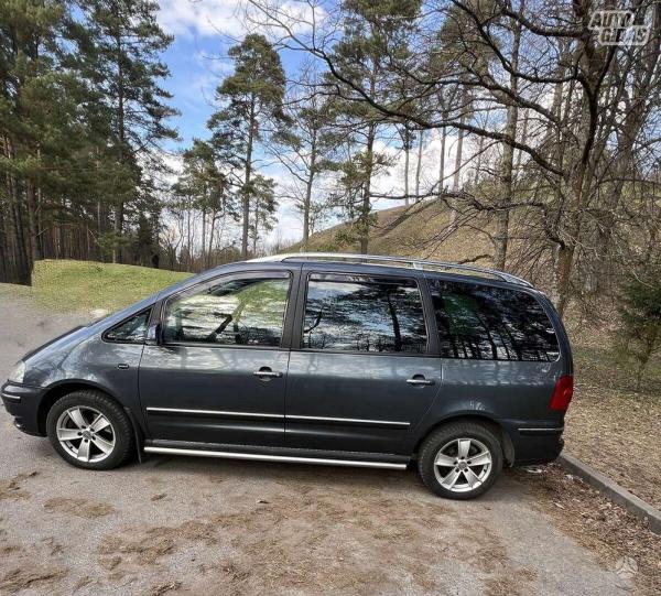 Grey Volkswagen Sharan 2007 in Vilnius, with an engine capacity of 1.90 L and mileage of 298 thousand km for 4300 €, photo 2 on AUTOMOTO.COM.LV