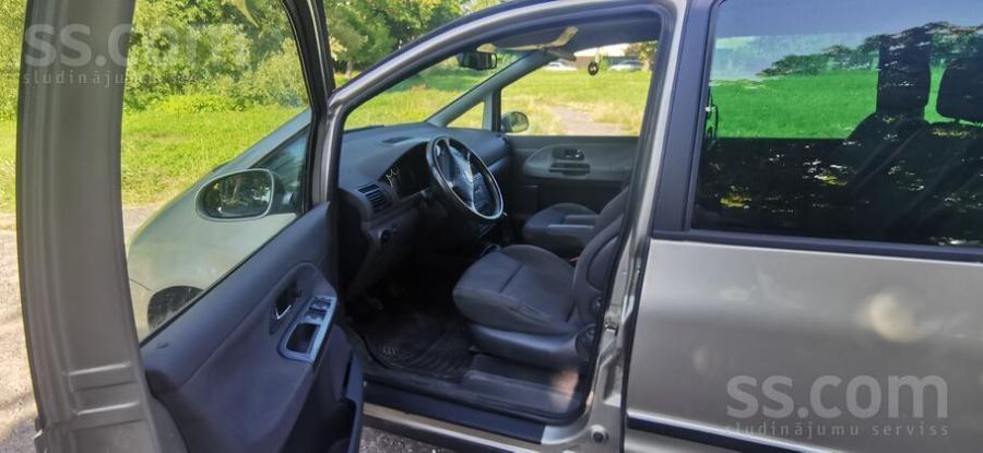 Pelēks Volkswagen Sharan 2007 Liepāja, ar dzinēja tilpumu 1.90 L un nobraukumu 417 tūkst. km par 1700 €, foto 8 vietnē AUTOMOTO.COM.LV