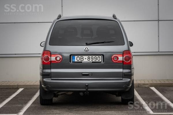 Pelēks Volkswagen Sharan 2007 Rīga, ar dzinēja tilpumu 1.90 L un nobraukumu 500 tūkst. km par 2990 €, foto 5 vietnē AUTOMOTO.COM.LV