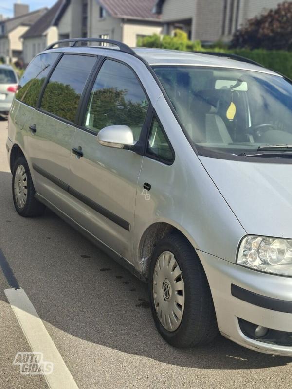Pelēks Volkswagen Sharan 2007 Telšiai, ar dzinēja tilpumu 1.90 L un nobraukumu 488 tūkst. km par 1050 €, foto 4 vietnē AUTOMOTO.COM.LV