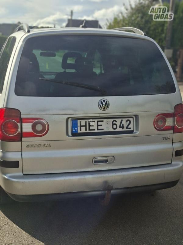 Pelēks Volkswagen Sharan 2007 Telšiai, ar dzinēja tilpumu 1.90 L un nobraukumu 488 tūkst. km par 1050 €, foto 5 vietnē AUTOMOTO.COM.LV