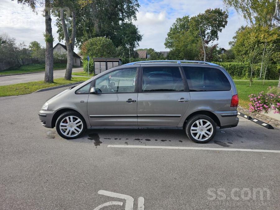 Grey Volkswagen Sharan 2007 in Valka, with an engine capacity of 2.00 L and mileage of 280 thousand km for 3900 €, photo 5 on AUTOMOTO.COM.LV