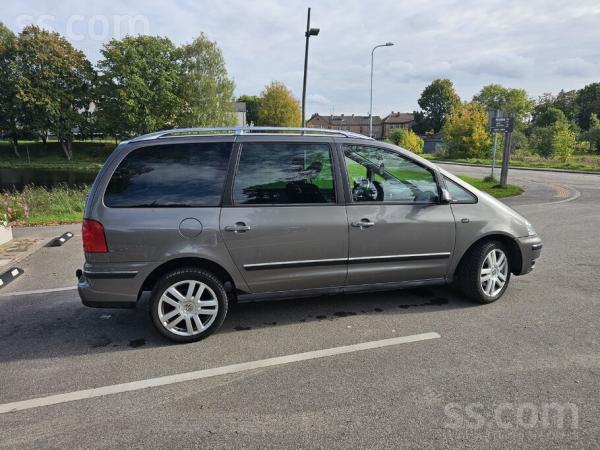 Pelēks Volkswagen Sharan 2007 Valka, ar dzinēja tilpumu 2.00 L un nobraukumu 280 tūkst. km par 3900 €, foto 7 vietnē AUTOMOTO.COM.LV